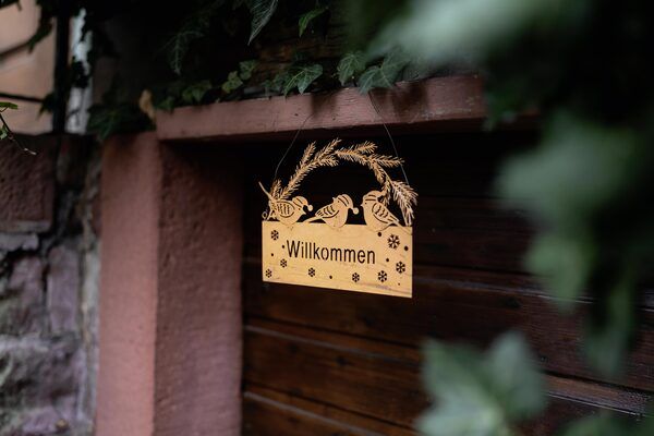 Hänger Schild Willkommen mit Vögel und Zweig | hess-floristik.com